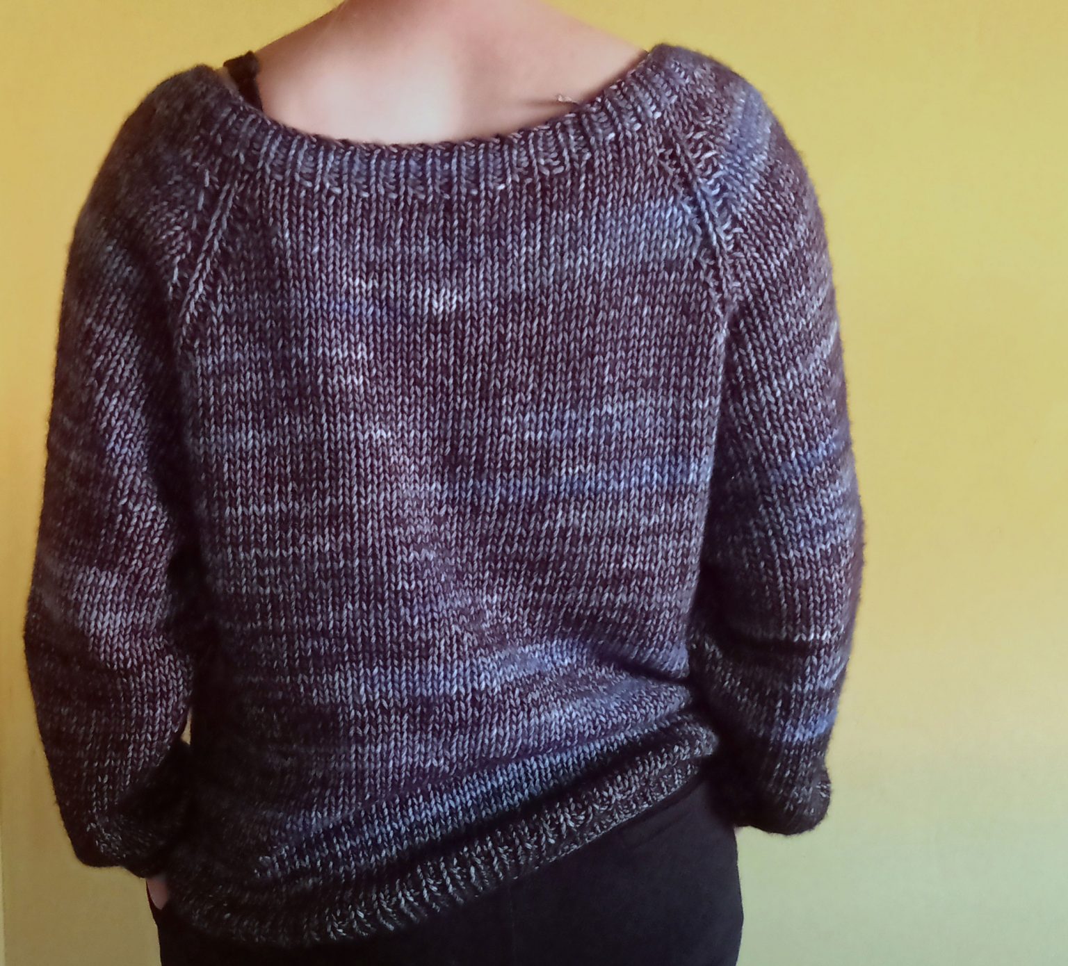 Patrón PDF gratuito - Jersey raglán • Woolmi