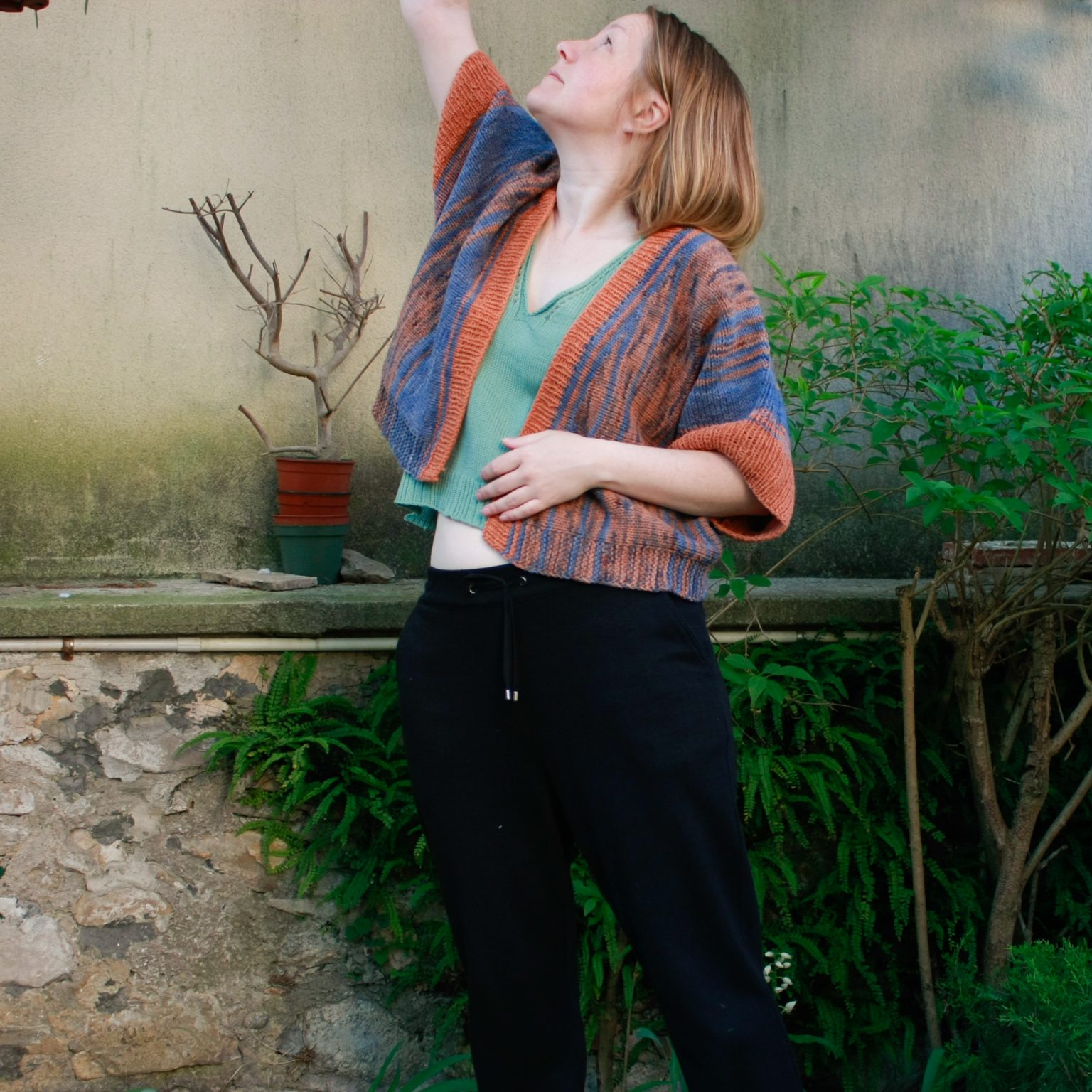 V tank top • Woolmi